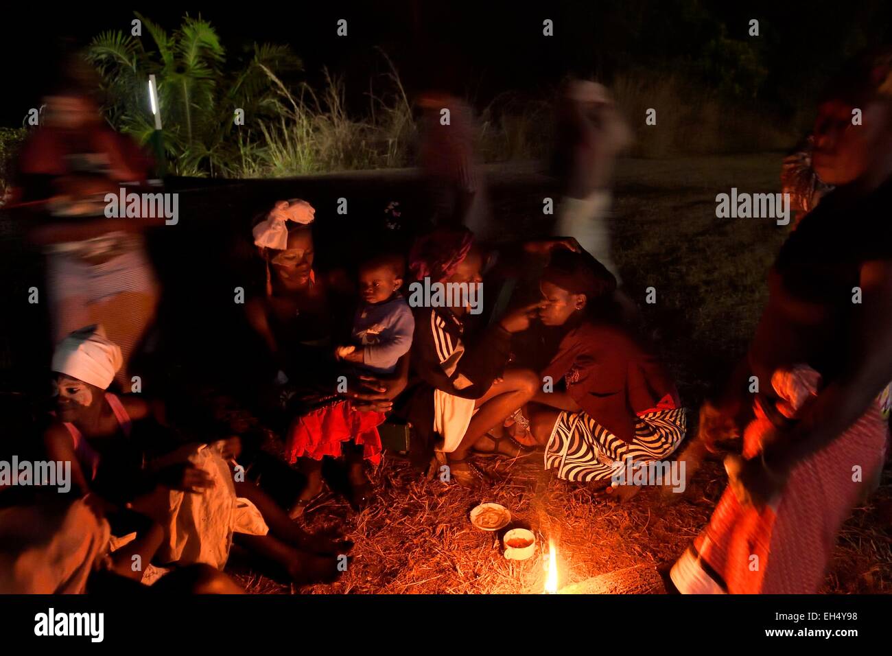 Myene dance hi-res stock photography and images - Alamy