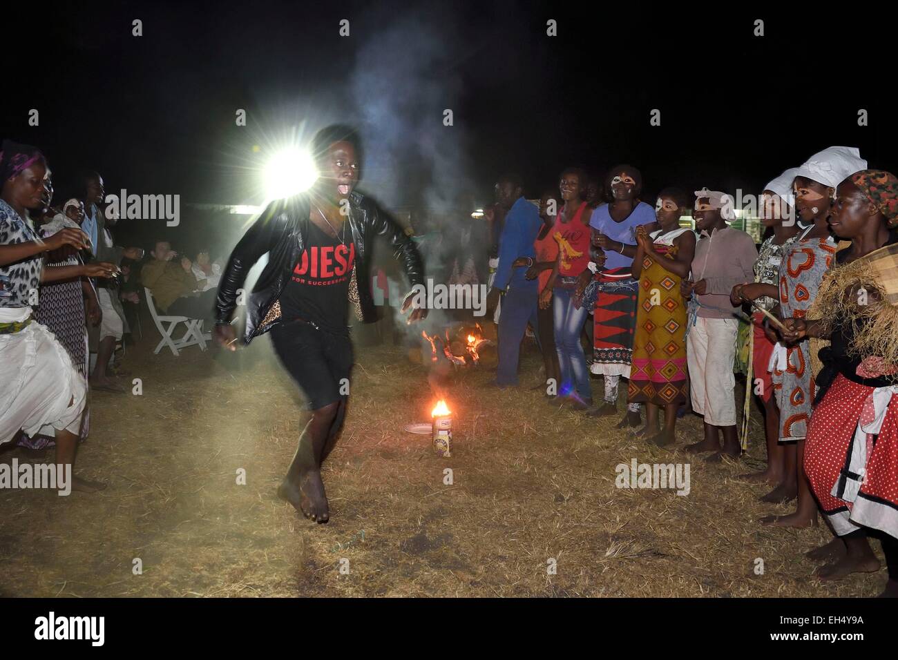 Myene dance hi-res stock photography and images - Alamy