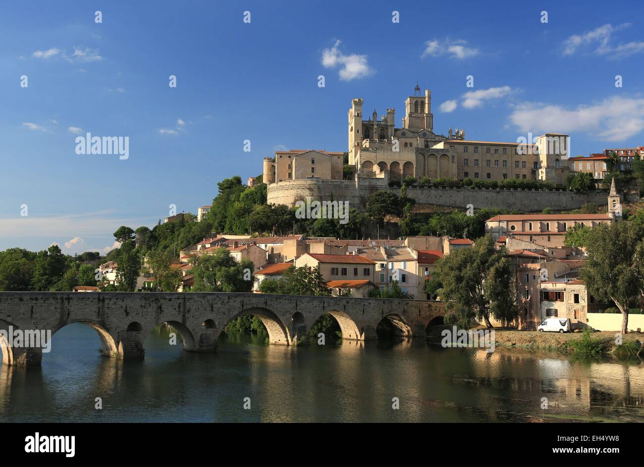 13th century beziers cathedral hi-res stock photography and images - Alamy