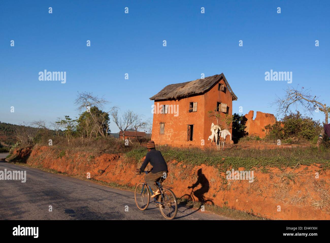 Malagasy traditional house hi-res stock photography and images - Alamy