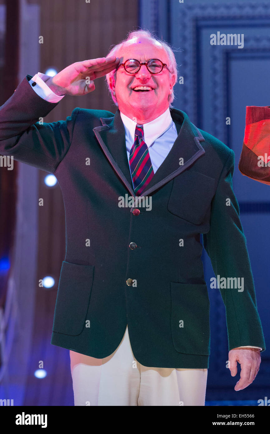 Simon Rouse as Elisha Whitney. The Sheffield Crucible Theatre ...