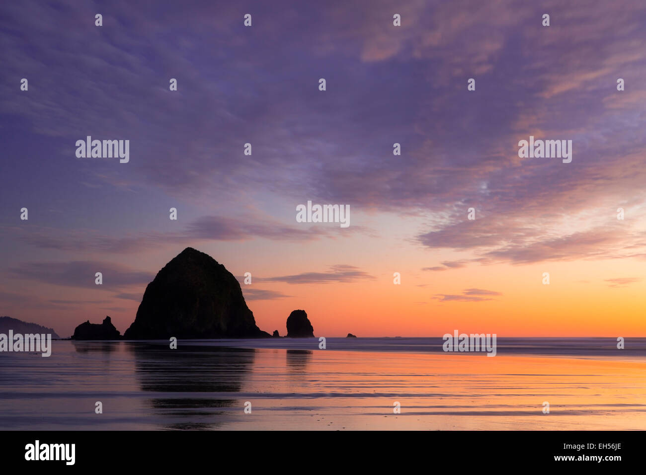 Sunset over Haystack Rock along the Oregon Coast at Cannon Beach, USA ...