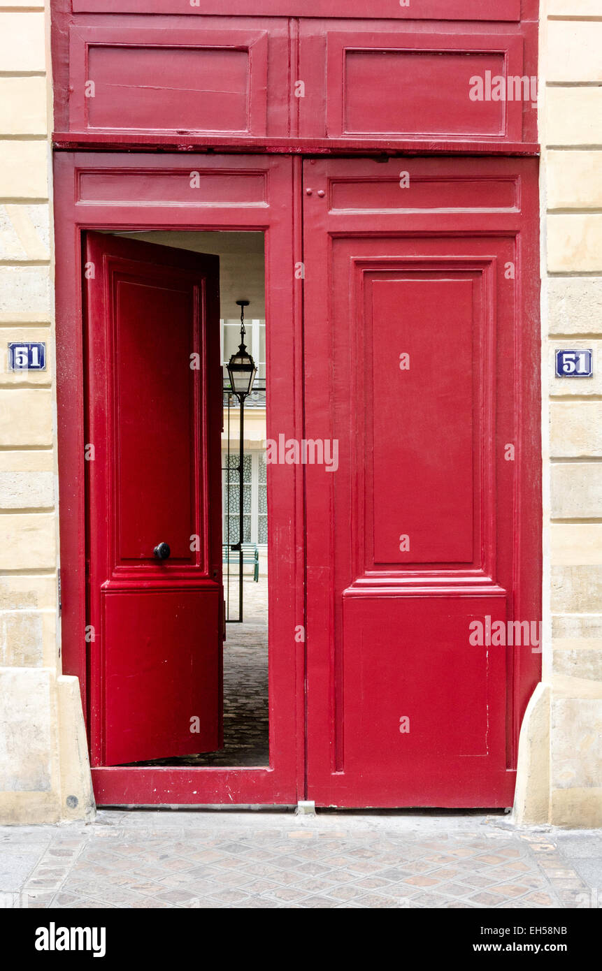 Little red door paris hi-res stock photography and images - Alamy