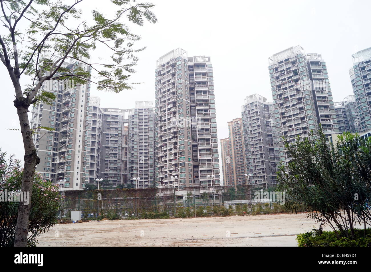 Residential quarters and buildings hi-res stock photography and images ...