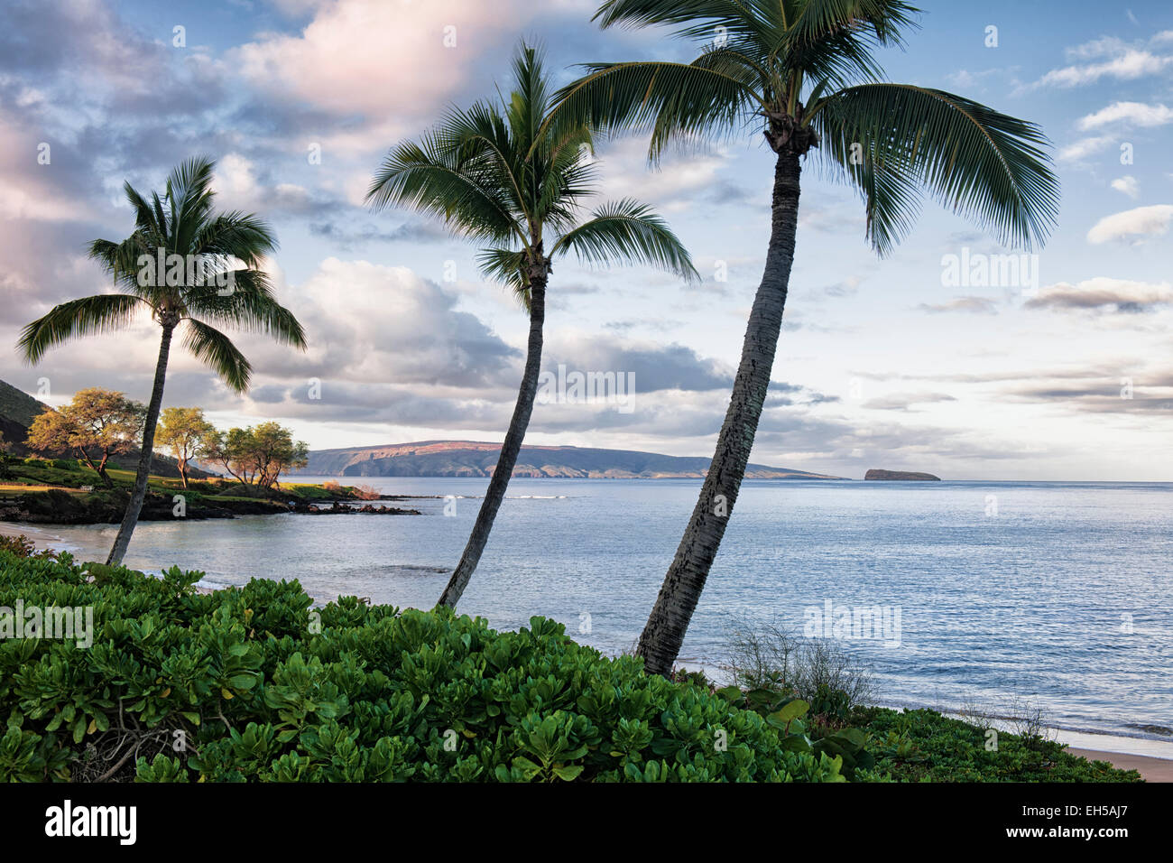 Morning sun and shadows on the offshore islands of Kahoolawe and ...