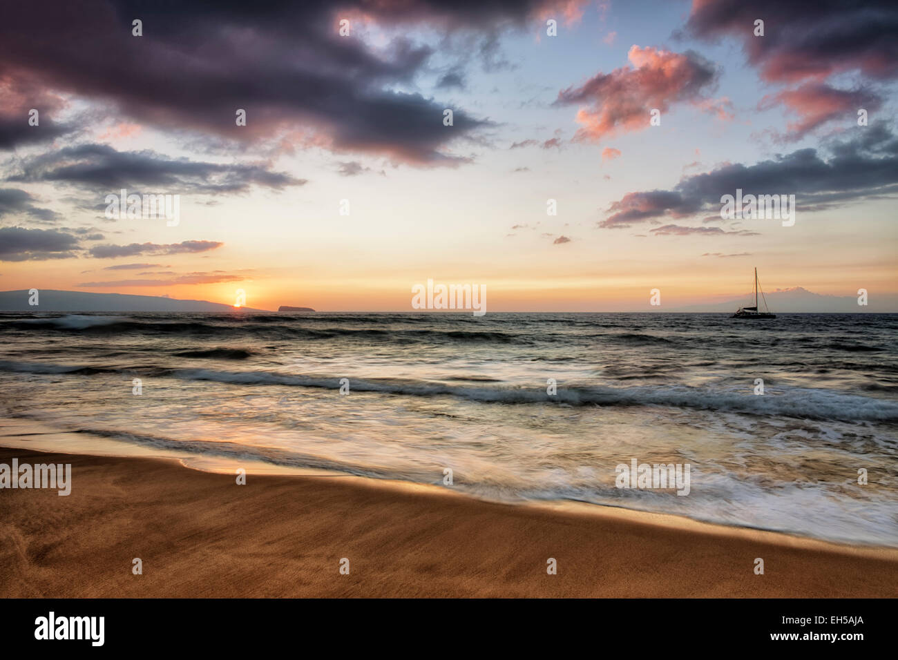 Setting sun silhouettes offshore Kahoolawe and Molokini Islands from ...