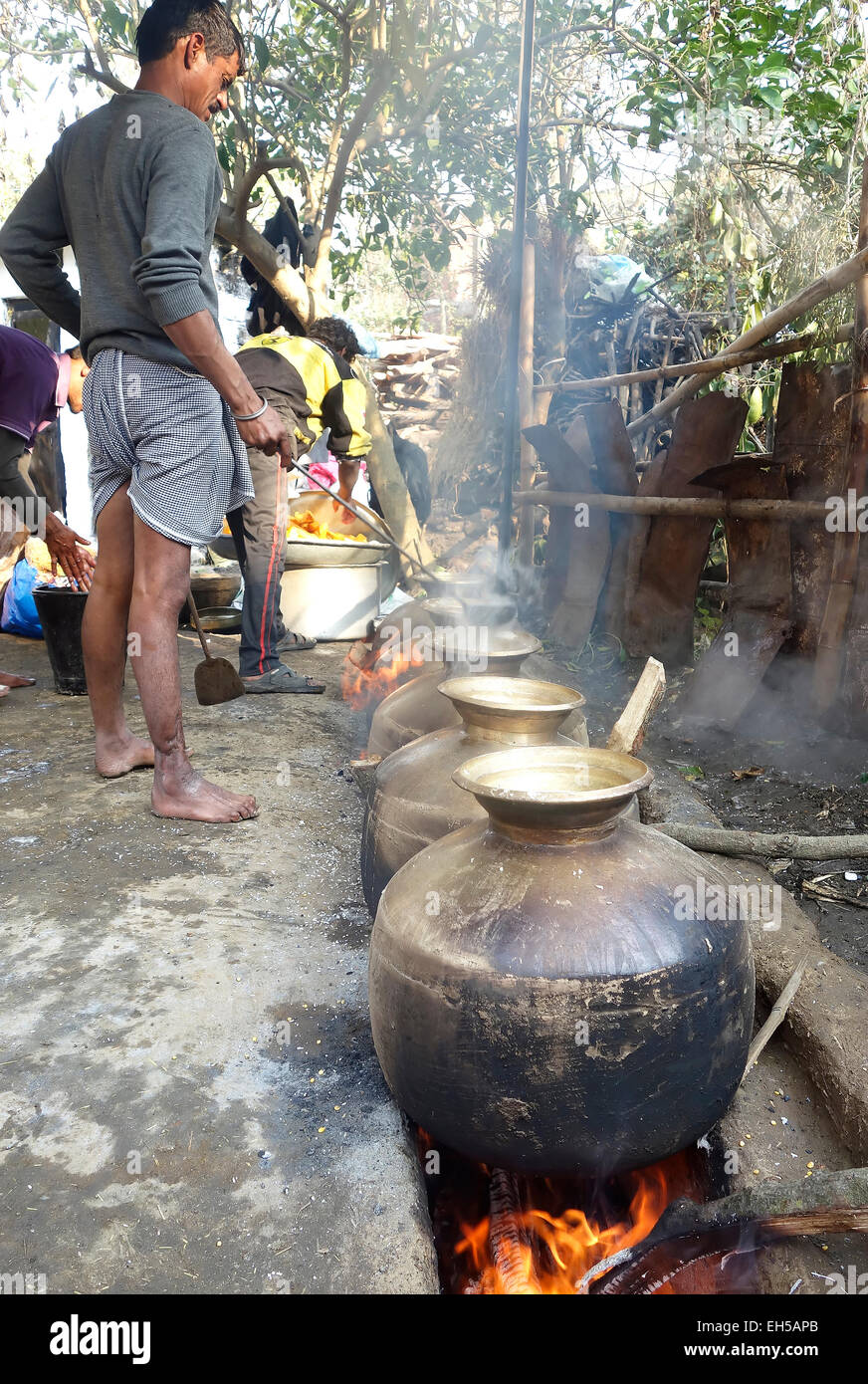 Cooking over wood fire hi-res stock photography and images - Alamy