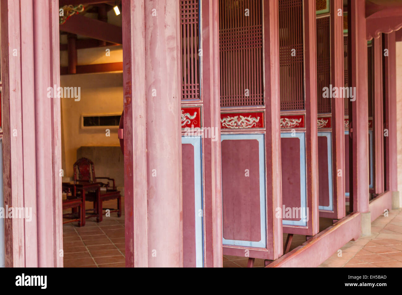 Chinese doors hi-res stock photography and images - Alamy