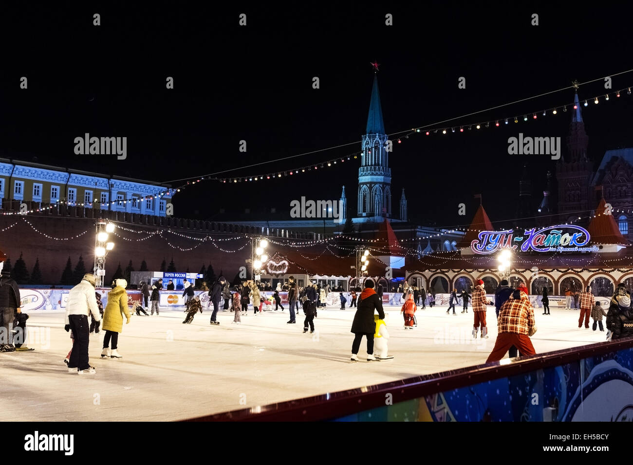 Red square ice skating hi-res stock photography and images - Alamy