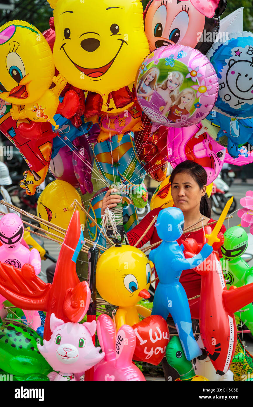 Lady selling balloons hi-res stock photography and images - Alamy