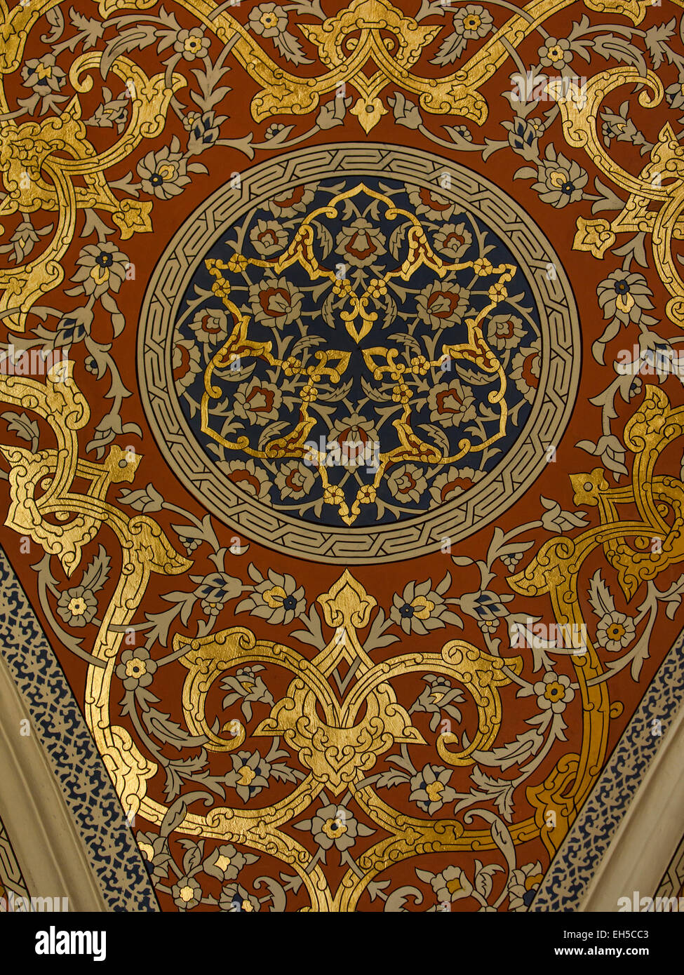 Kopkapi palace, Istanbul, Turkey decorative painted ceiling Stock Photo ...