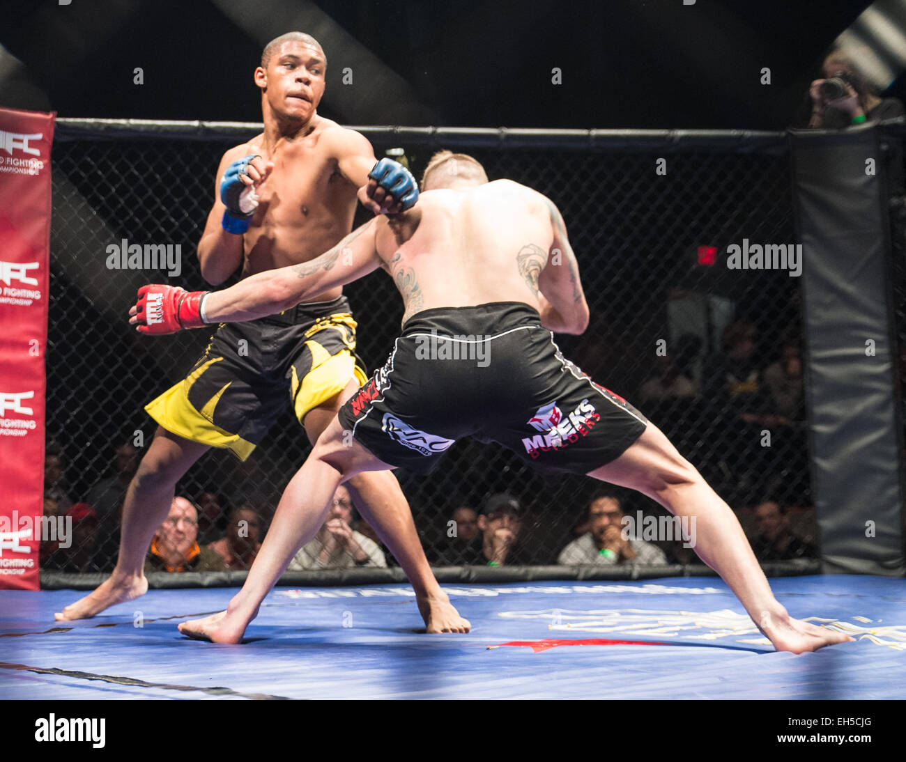 Colombus, Ohio, USA. 6th March, 2015. Chris Johnson (left) misses with ...