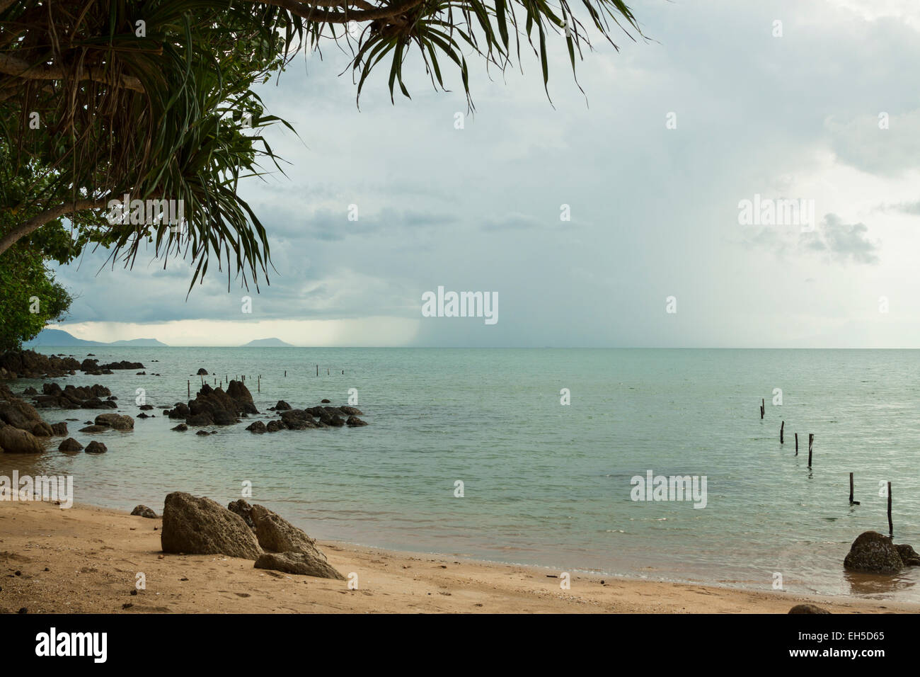 Tropical rainstorm approaching over the sea - Rabbit island (Tonsay ...