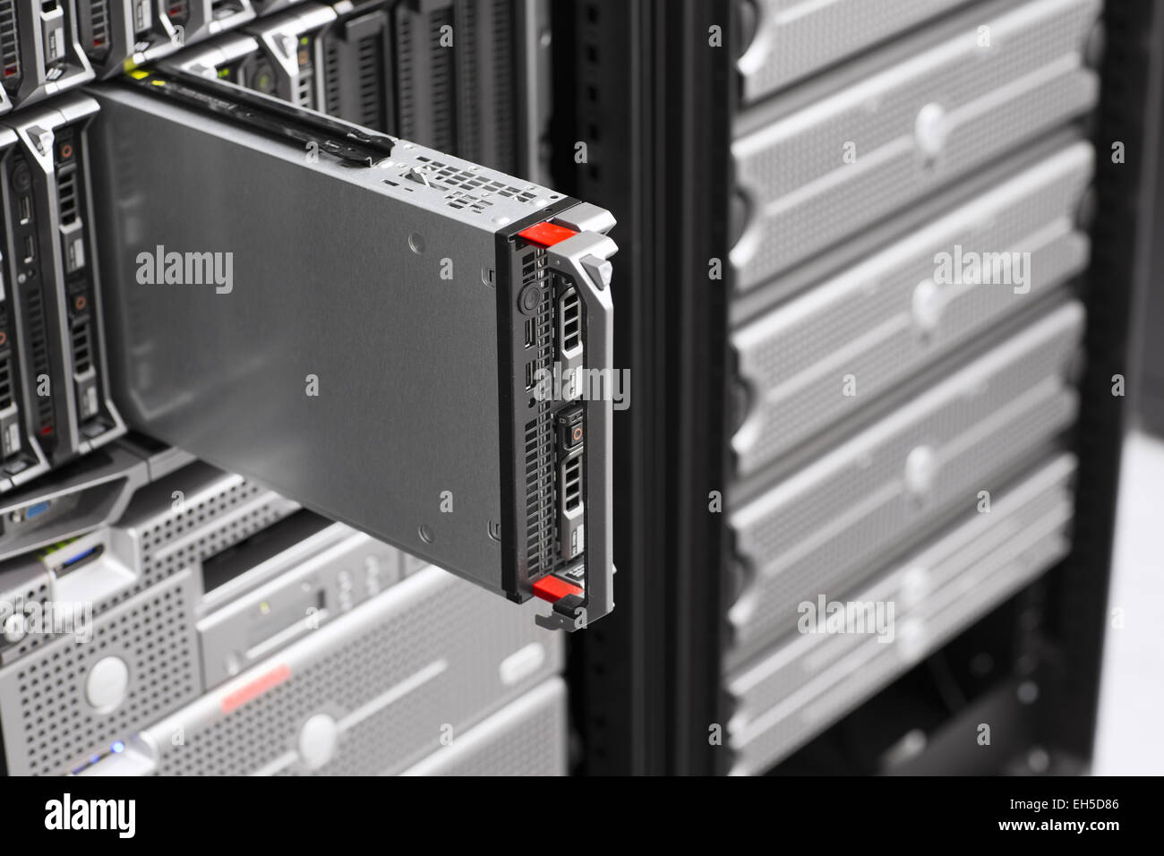 Install or removes a blade server in a data center Stock Photo - Alamy