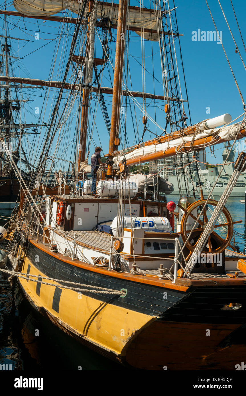 Beautiful tall ship hi-res stock photography and images - Alamy