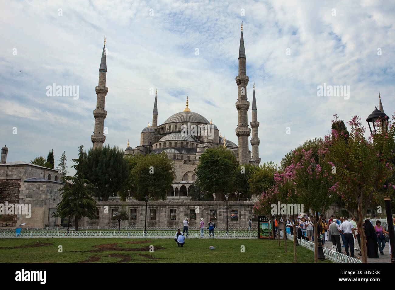 Istanbul, Turkey Sultan Ahmed Blue Mosque park Stock Photo - Alamy