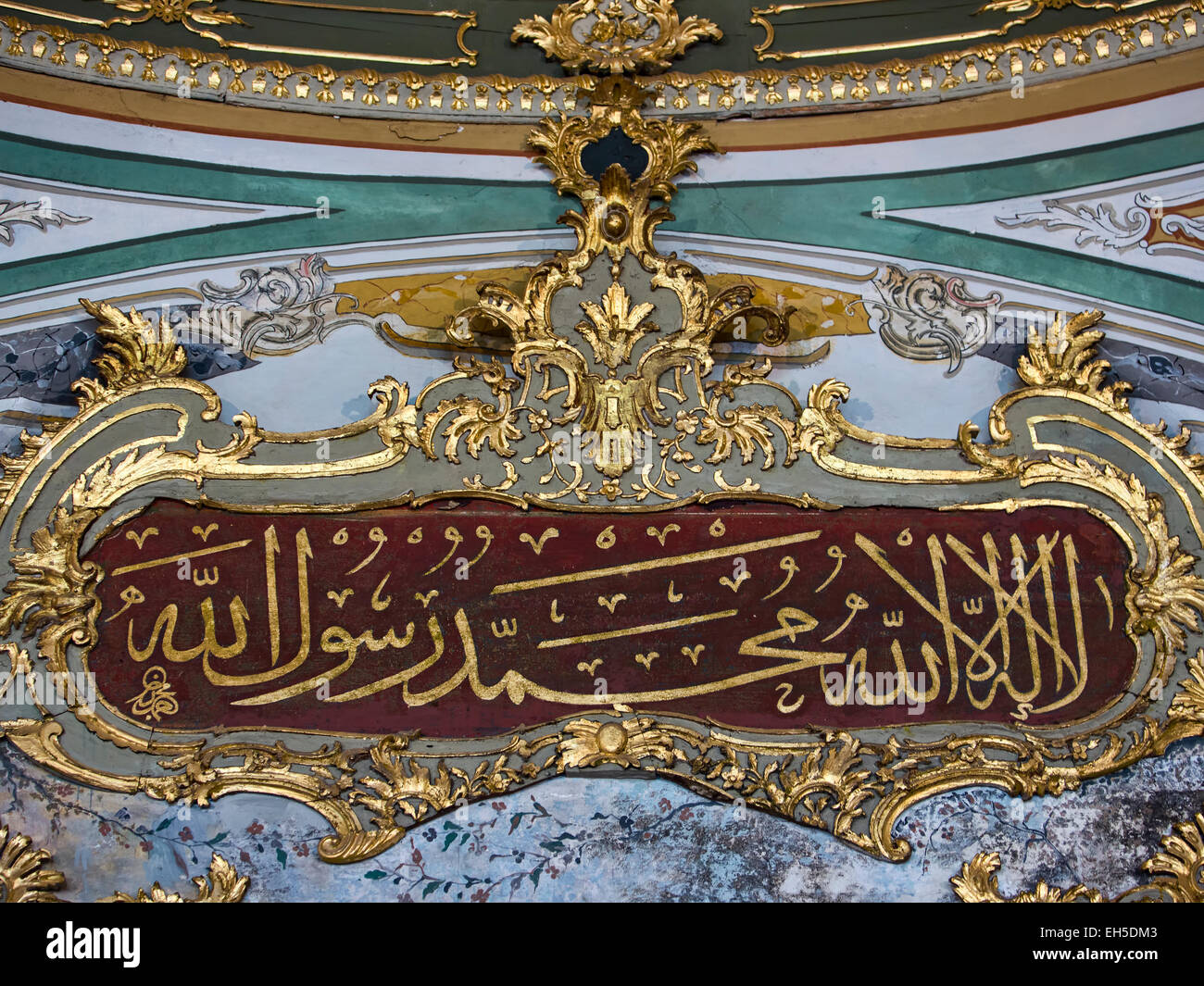 Istanbul, Turkey Topkapi Palace ceiling script Stock Photo - Alamy