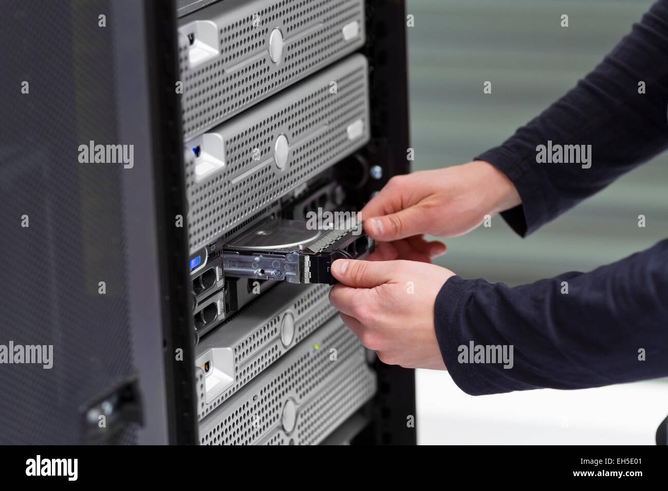 It engineer / consultant working in a data center. Install a new ...