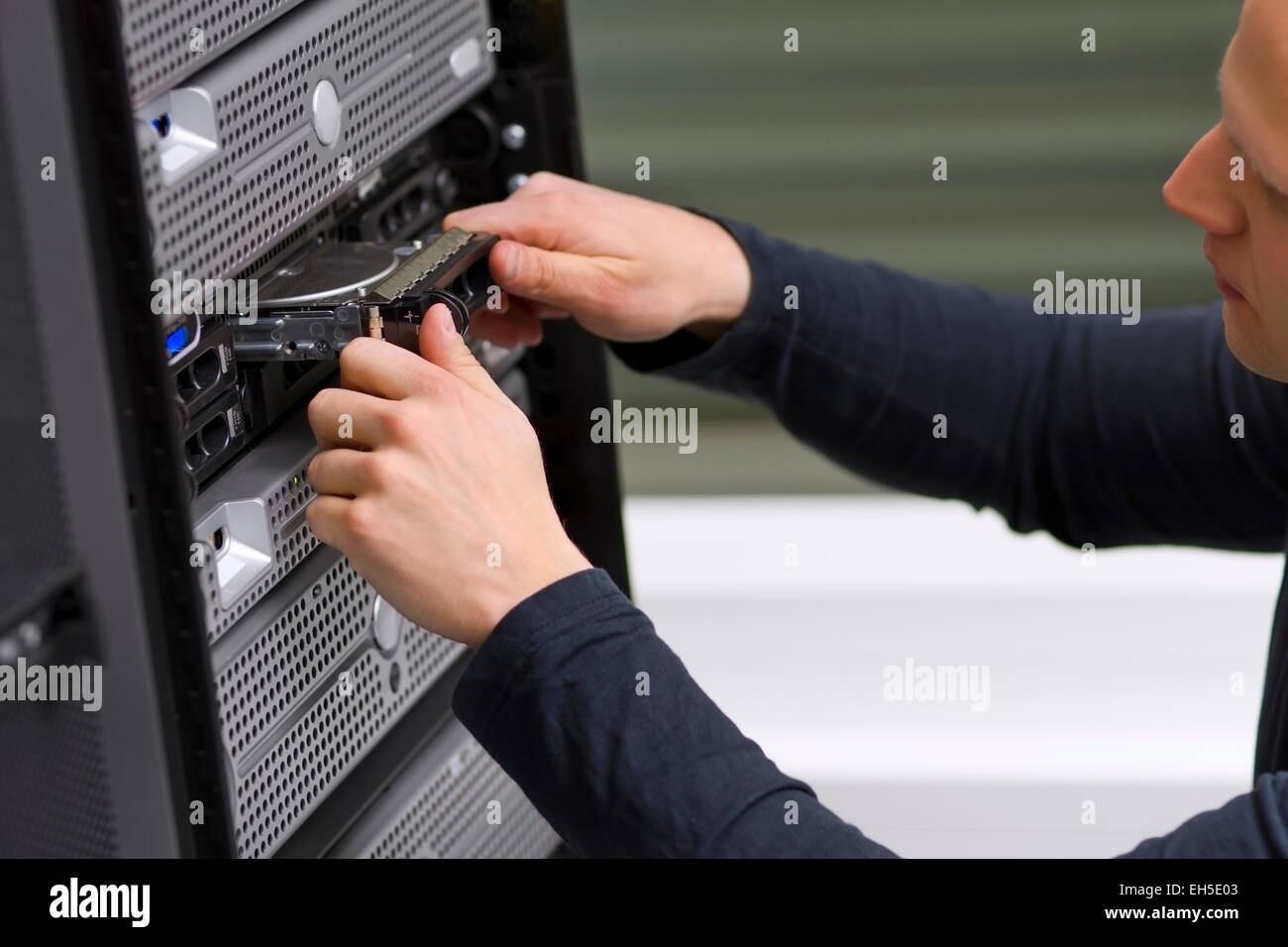 It engineer / consultant working in a data center. Install a new ...