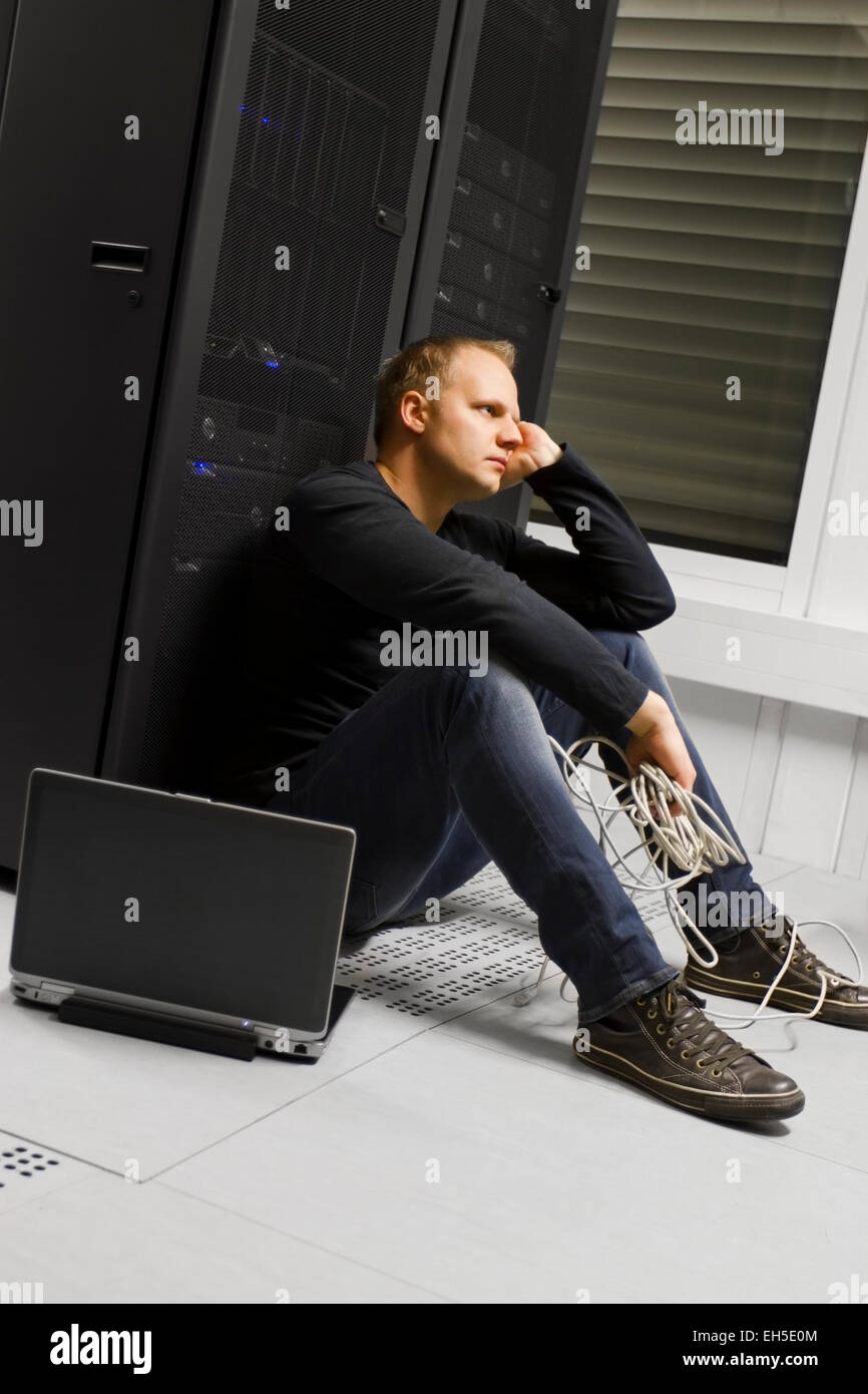 Frustrated and exhausted it engineer / consultant in a data center ...