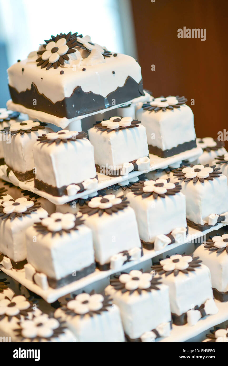 Weddings cake hi-res stock photography and images - Alamy