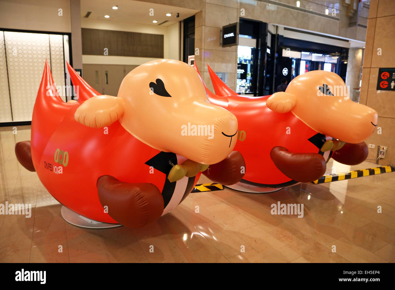 Inflatable sheep hi-res stock photography and images - Alamy
