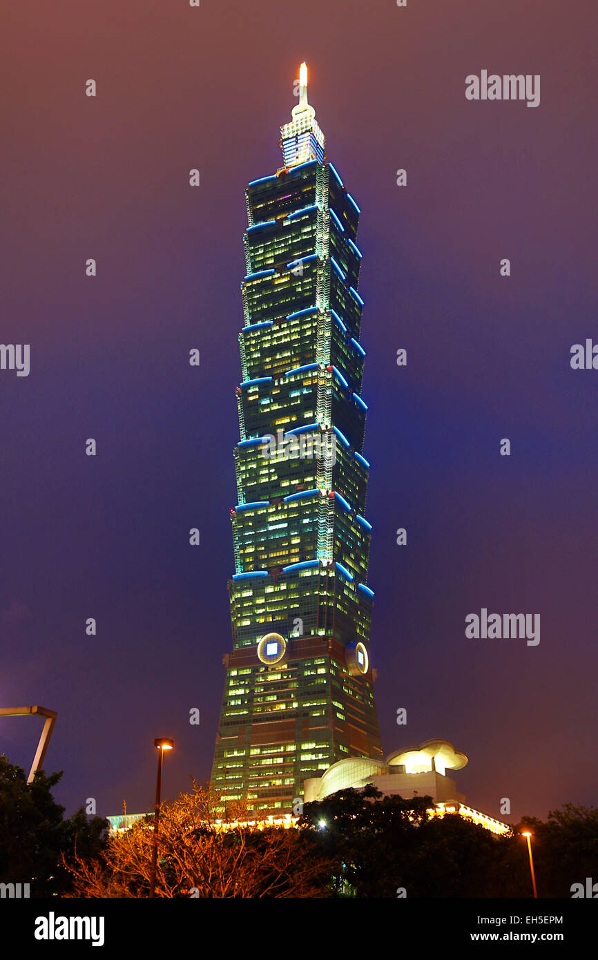 Taipei 101 skyscraper tower at night, Taipei, Taiwan Stock Photo - Alamy