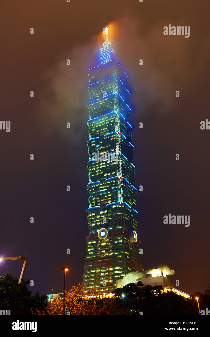 Taipei 101 skyscraper tower at night, Taipei, Taiwan Stock Photo - Alamy