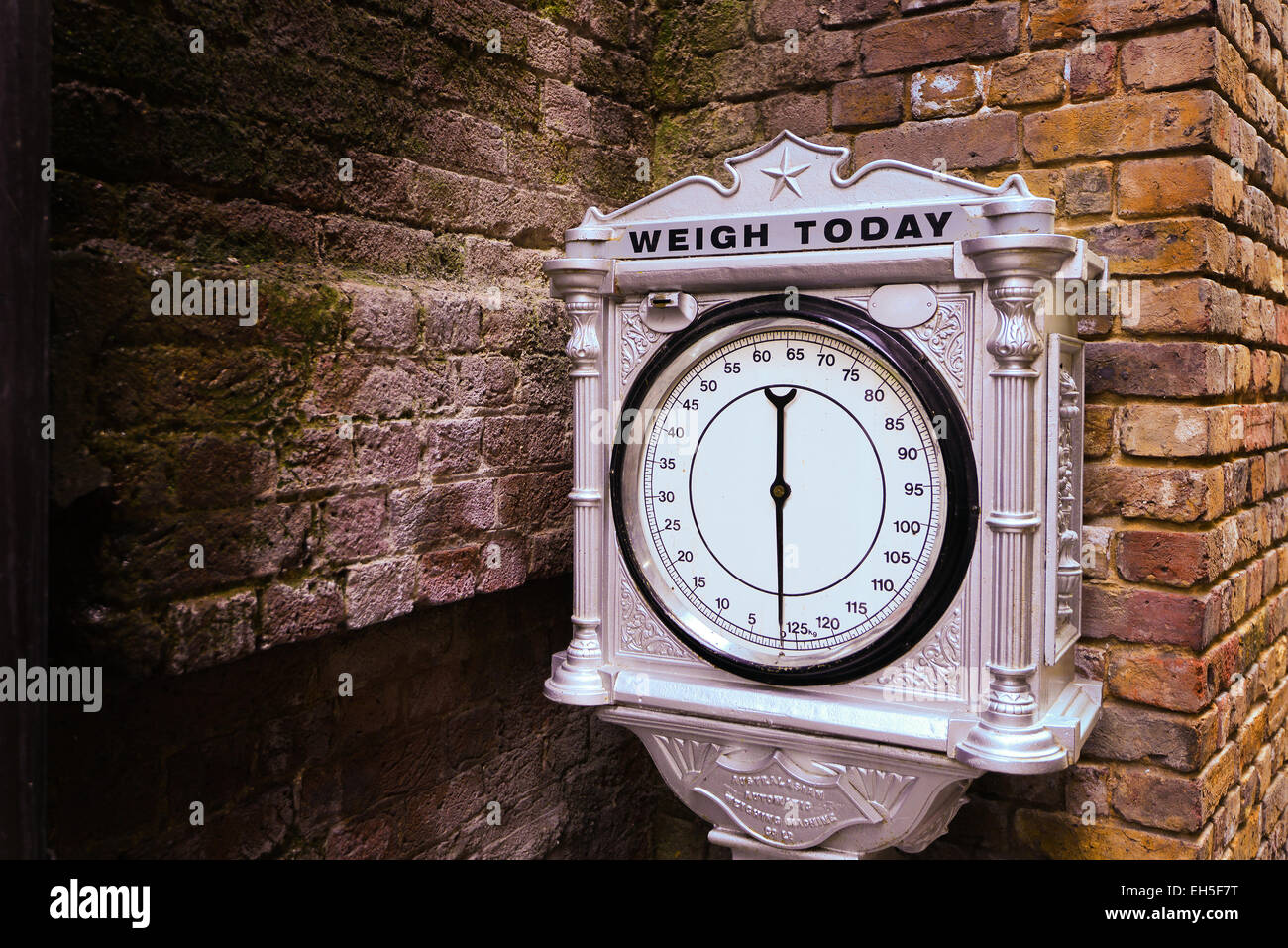Weighing scale icon hi-res stock photography and images - Alamy