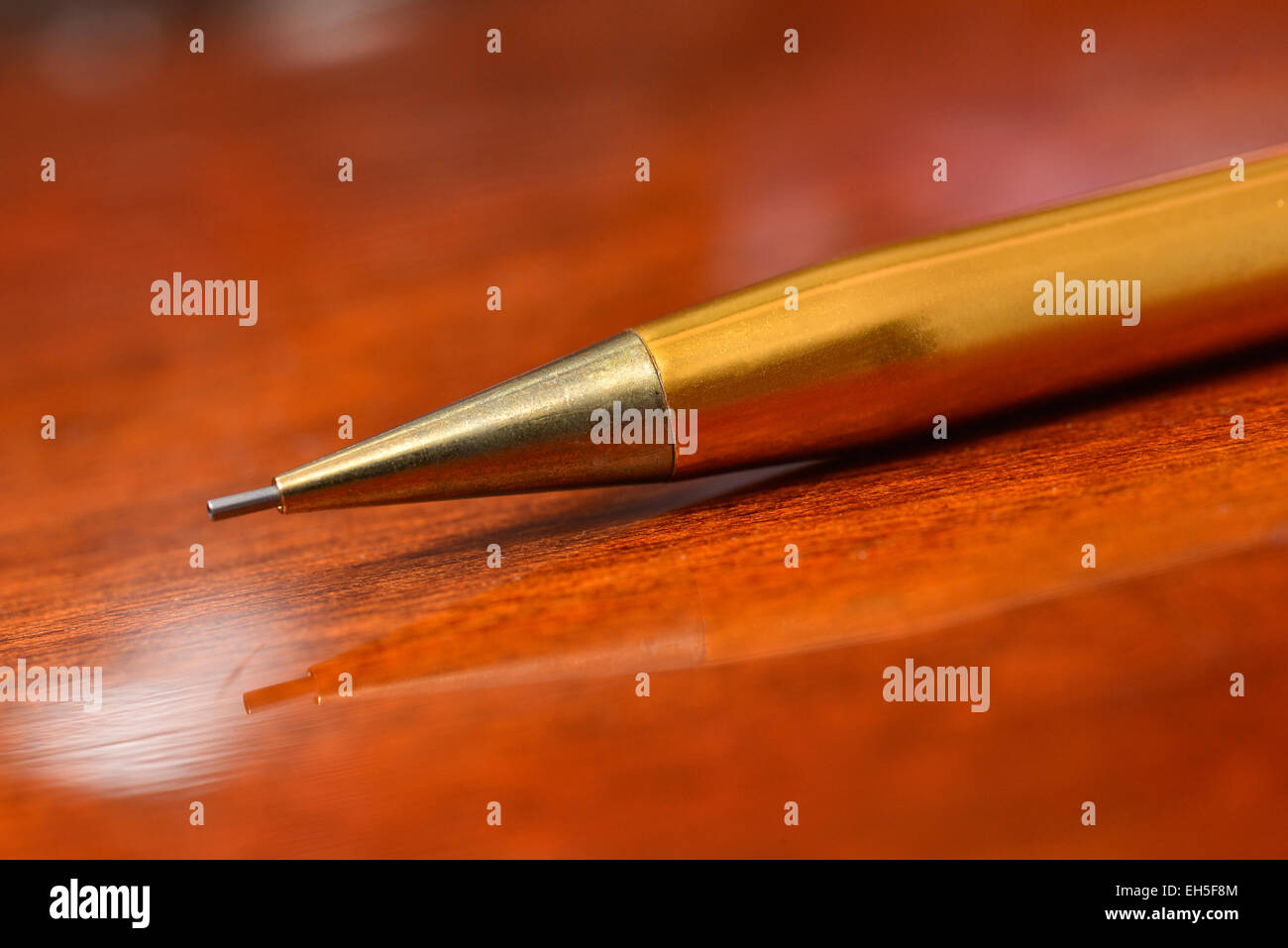 Gold pen pencil hi-res stock photography and images - Alamy