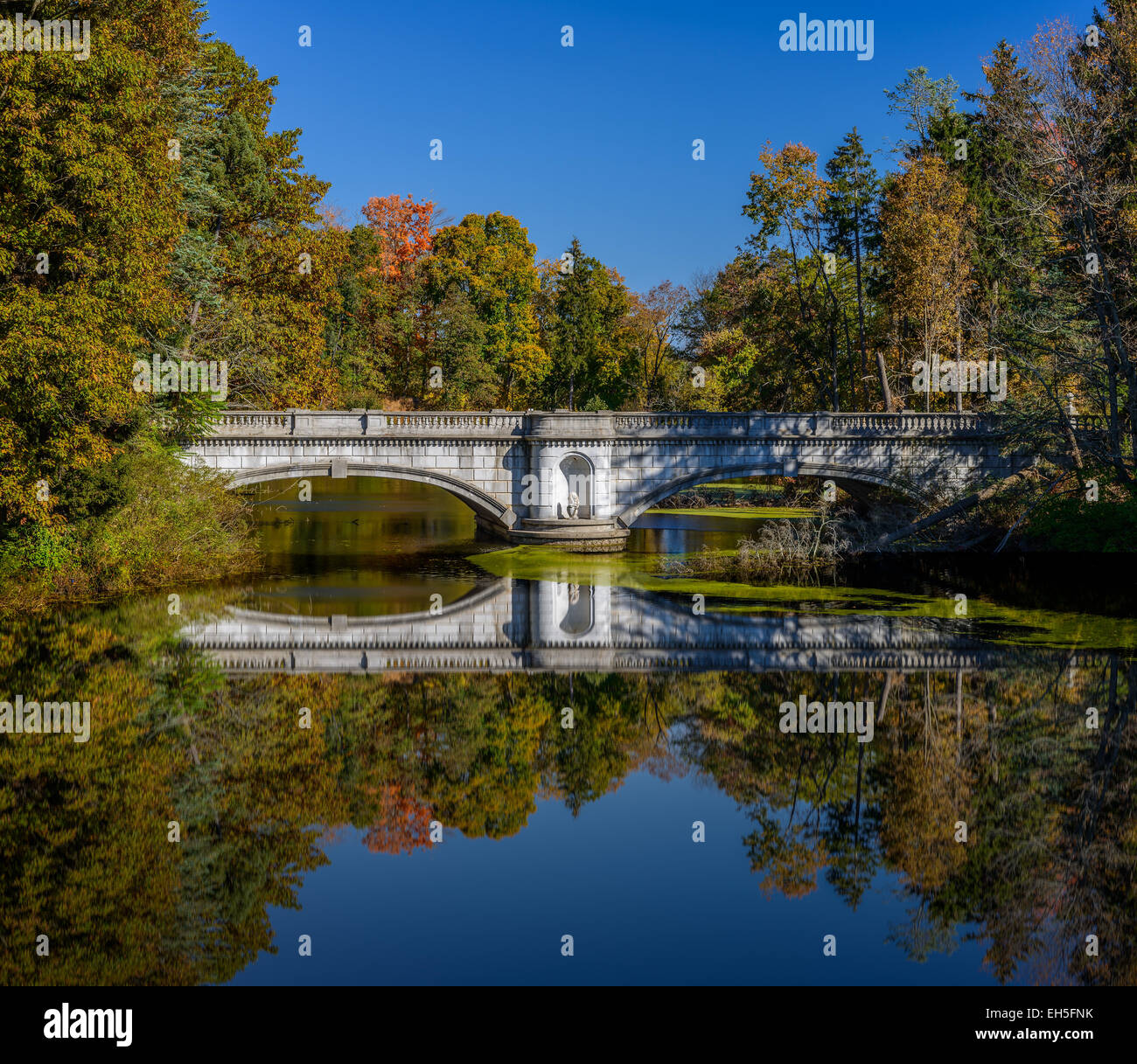 Romantic old stone bridge over a river in autumn scenery Stock Photo ...
