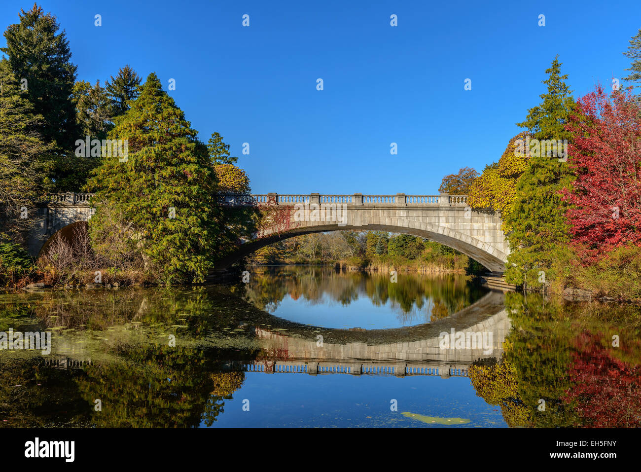 Romantic old stone bridge over a river in autumn scenery Stock Photo ...