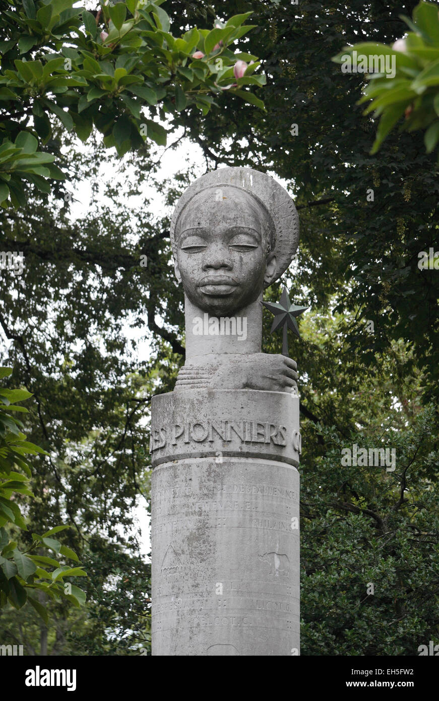 The Congo Pioneers Colonial Monument (Monument aux Pionniers Coloniaux ...