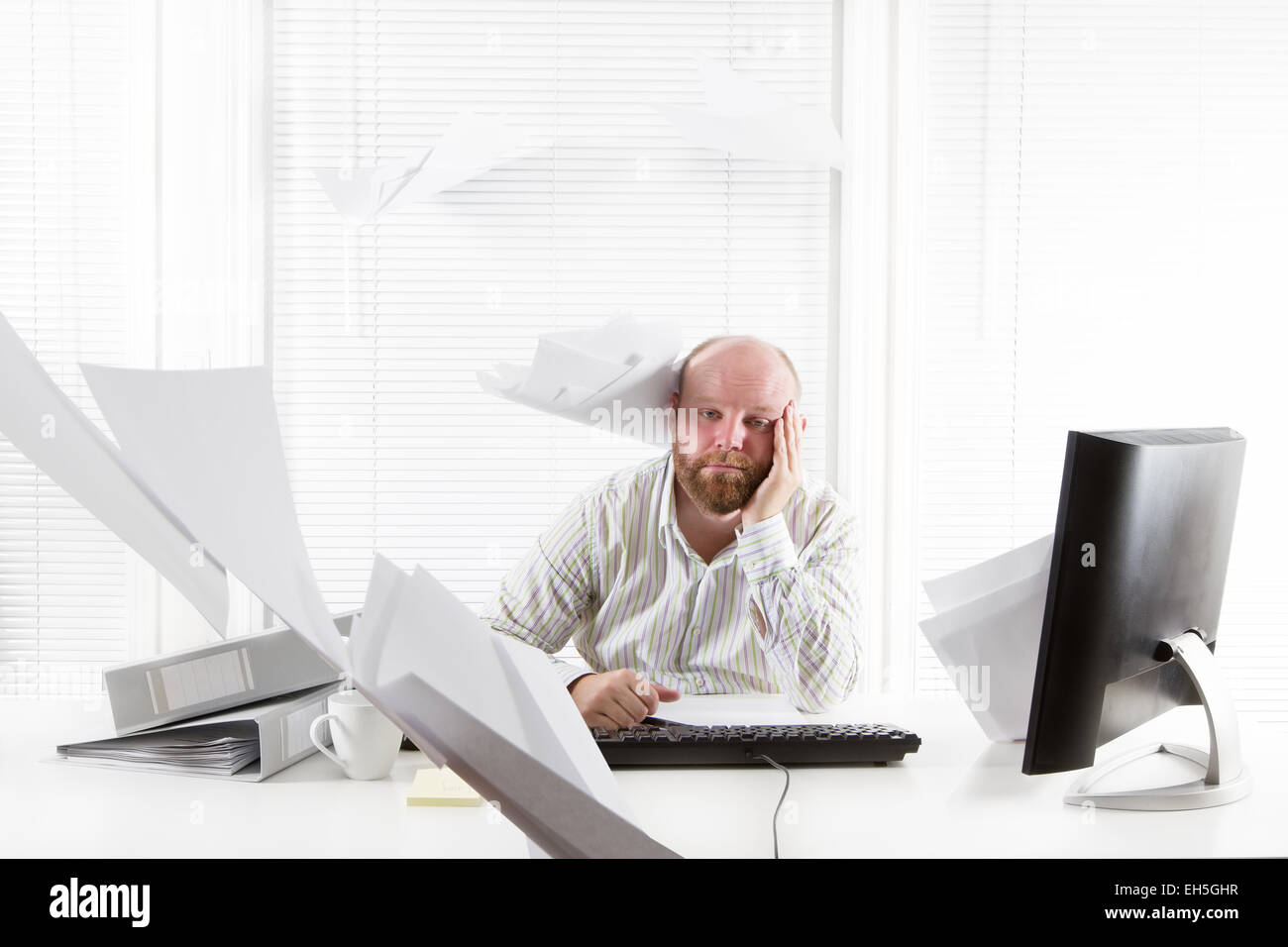 Flying office hi-res stock photography and images - Alamy