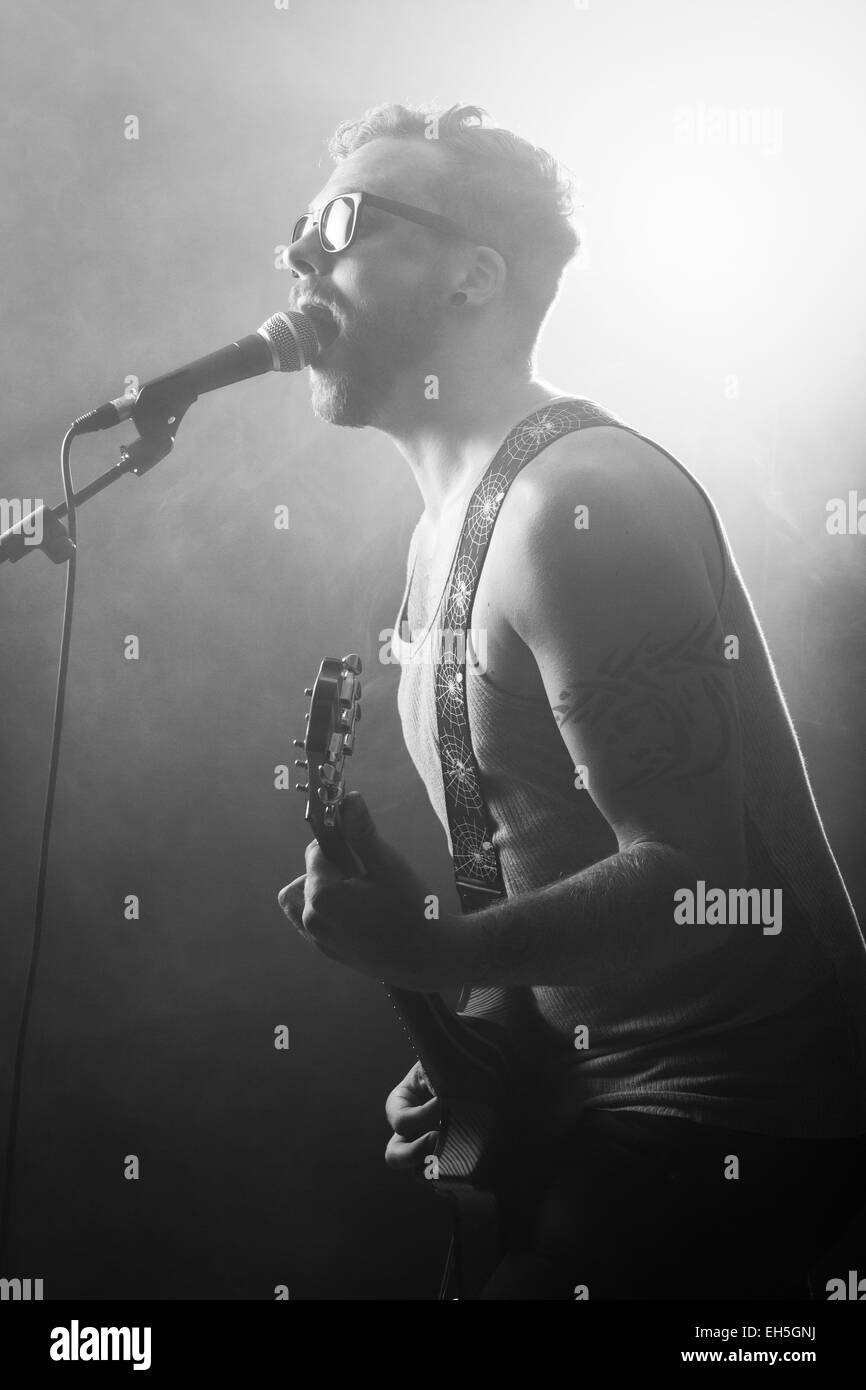 Guitar sings hi-res stock photography and images - Alamy