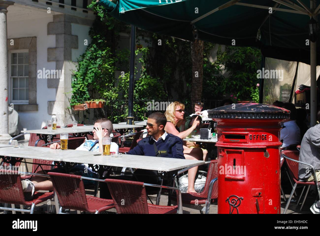 The mailbox pub hi-res stock photography and images - Alamy