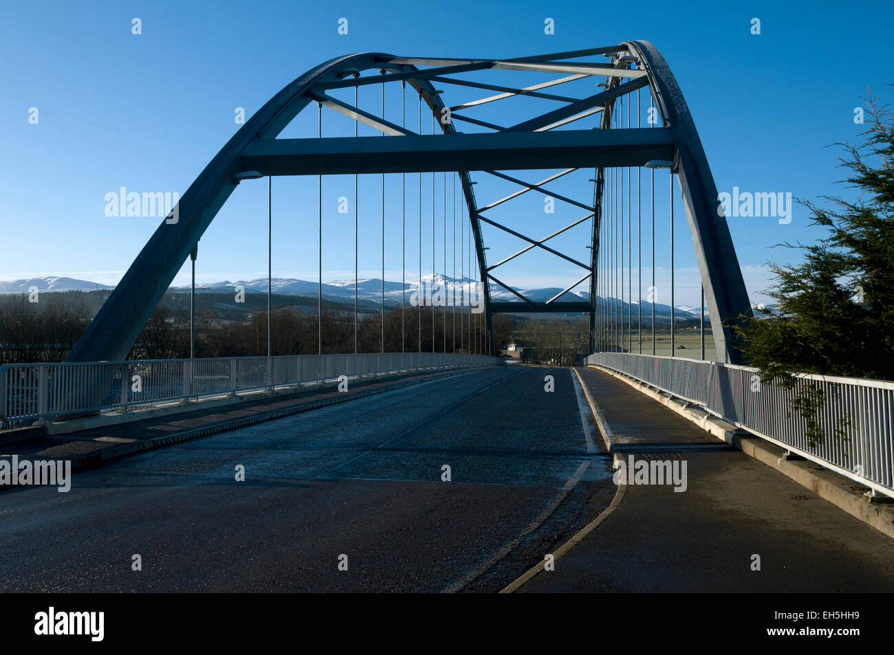 The Bridge over the Kyle of Sutherland, Dornoch Firth, Bonar Bridge ...