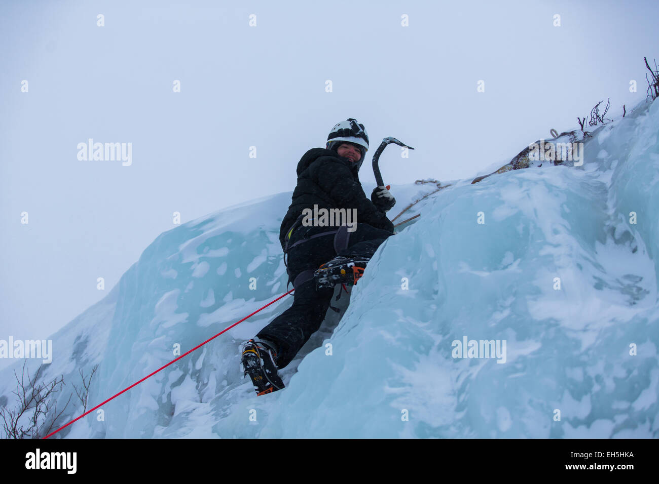 Climber scaling hi-res stock photography and images - Alamy