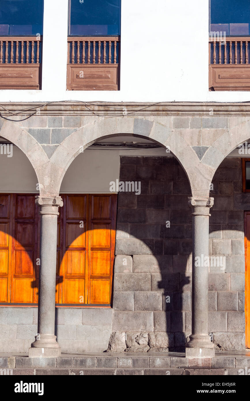View of arches and colonial architecture in Cuzco, Peru Stock Photo - Alamy