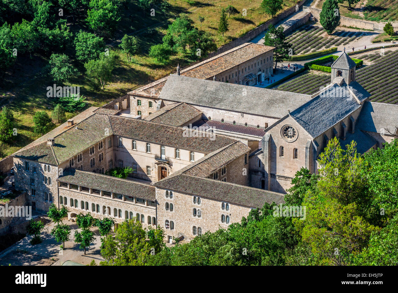 Abbaye de Senanque near village Gordes, Vaucluse region, Provence ...