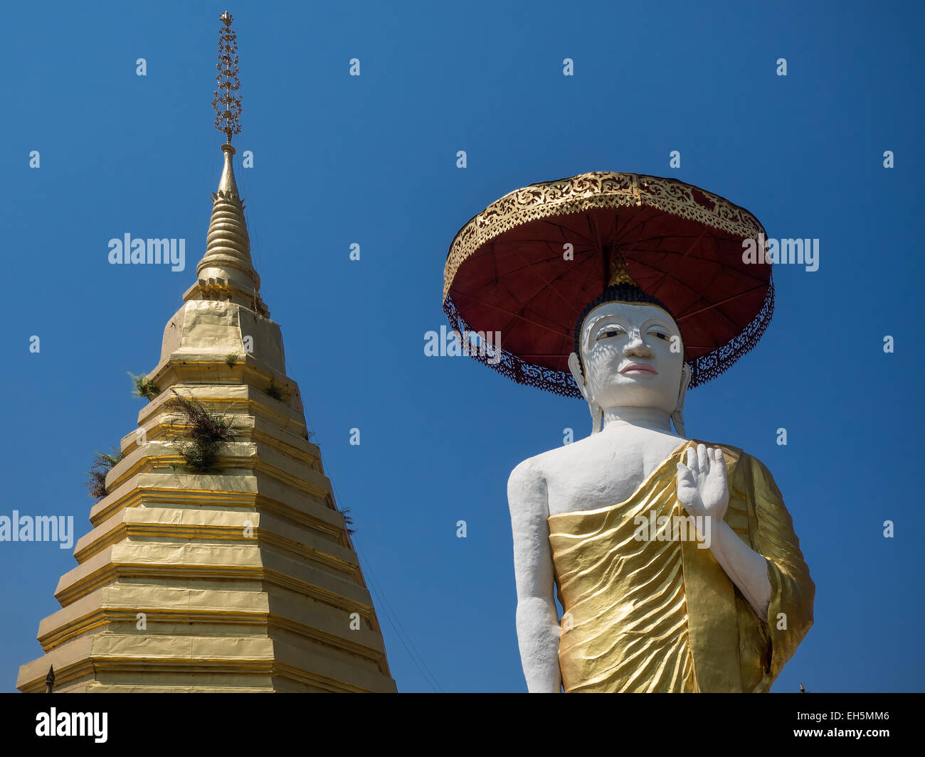 Wat phra that chom chaeng hi-res stock photography and images - Alamy