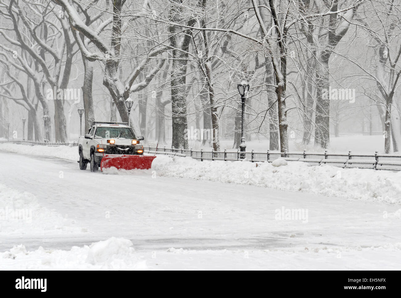 Pickup truck snow plow hi-res stock photography and images - Alamy