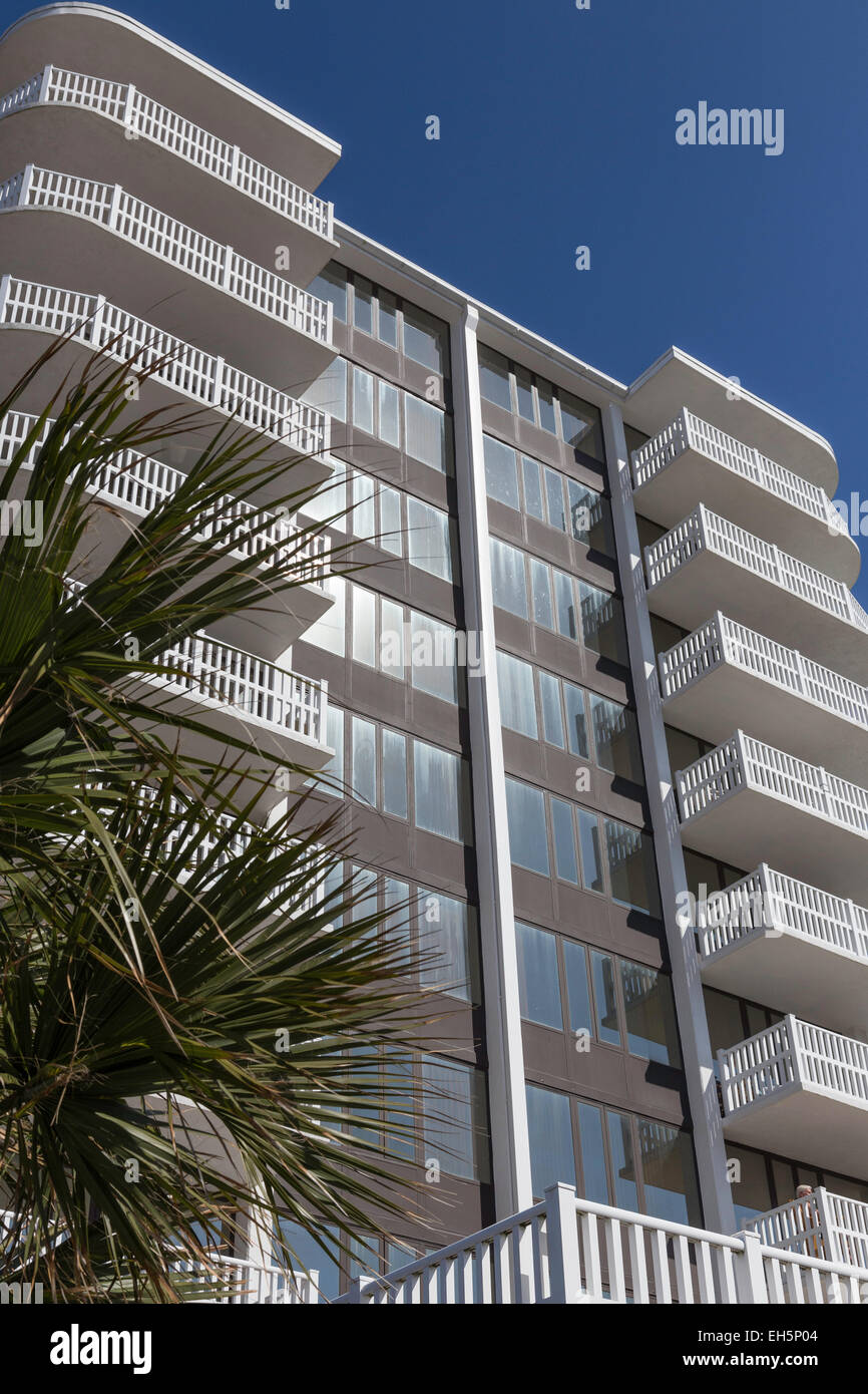 The waterfront of high rise building hi-res stock photography and ...