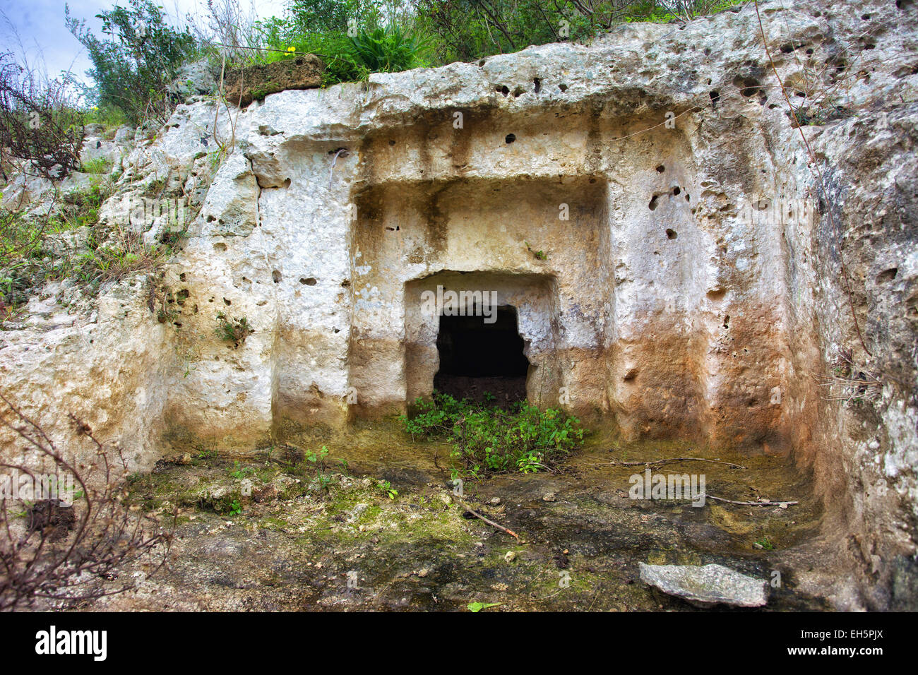 Prehistoric tombs artificial caves (Middle Bronze Age) in Mulinello ...