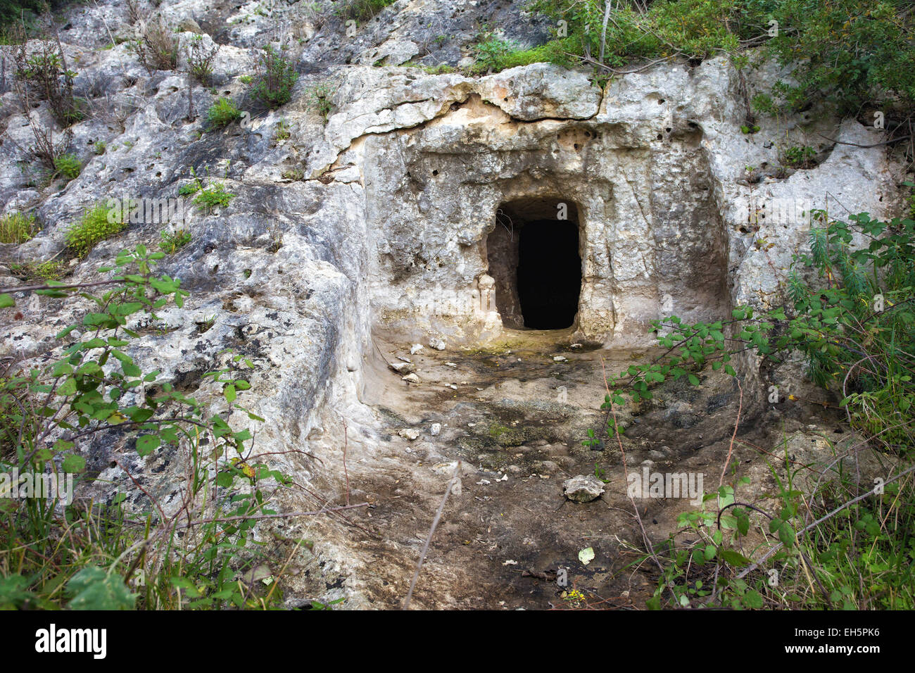 Prehistoric tombs artificial caves (Middle Bronze Age) in Mulinello ...