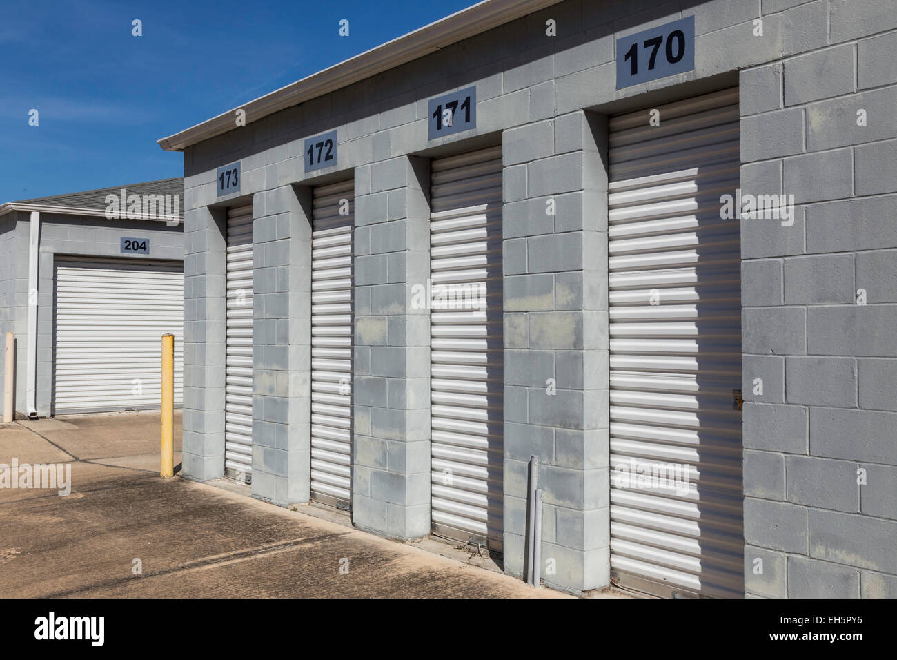 Rental storage lockers hi-res stock photography and images - Alamy