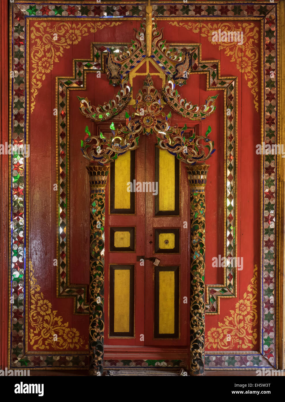 Ornate door at Wat Si Rong Mueang, Lampang, Thailand Stock Photo - Alamy