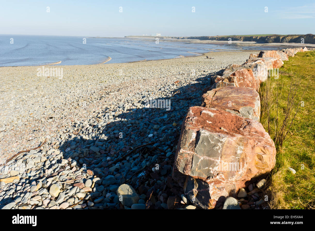 Stones and slabs at low tide on Lilstock beach, Somerset Stock Photo ...