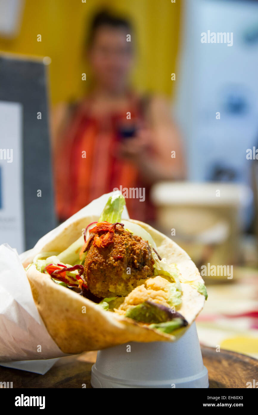 Falafel wrap hi-res stock photography and images - Alamy