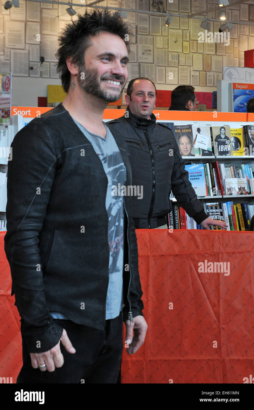 New nek hi-res stock photography and images - Alamy